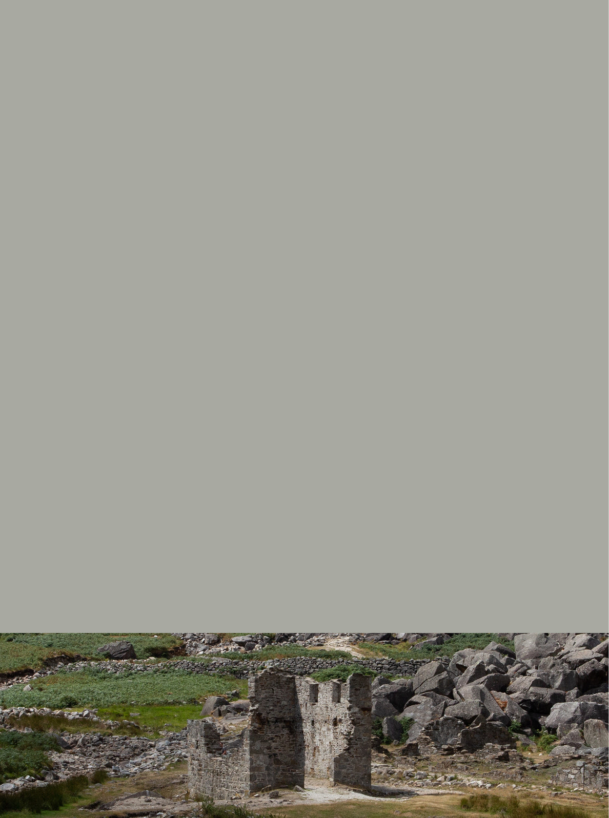 Crumbling Arch - Curator Paints EU